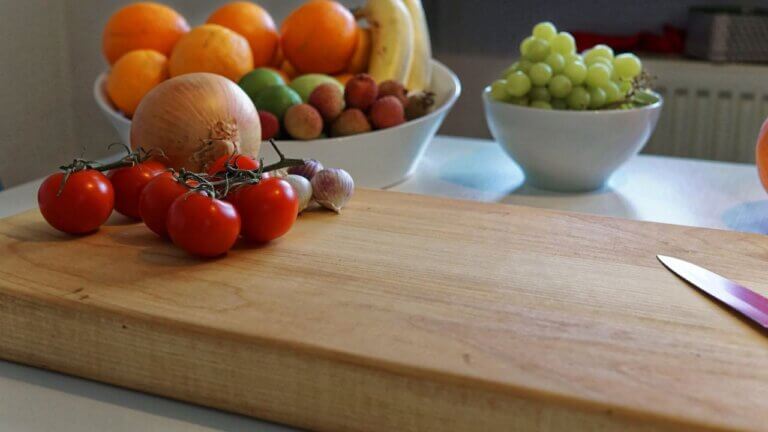 7 Durable and Beautiful Woods for Cutting Boards - Timber Blogger